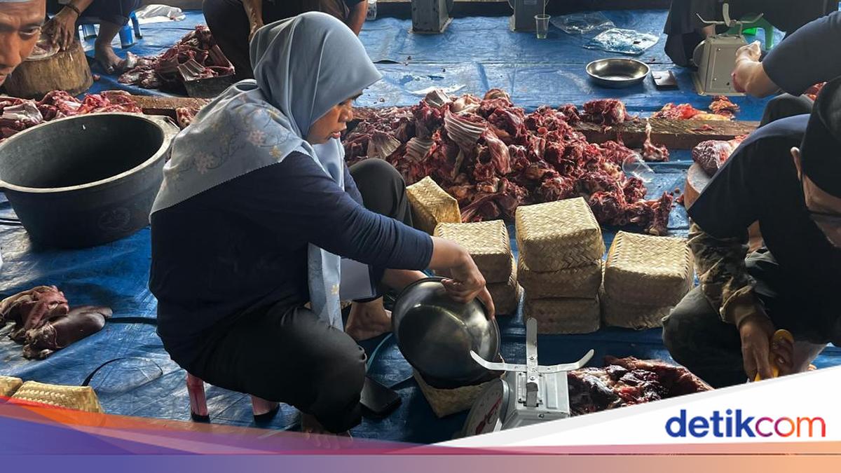 Masjid Al Azhar Pakai Besek Bambu, Distribusi Daging Kurban Delivery Order
