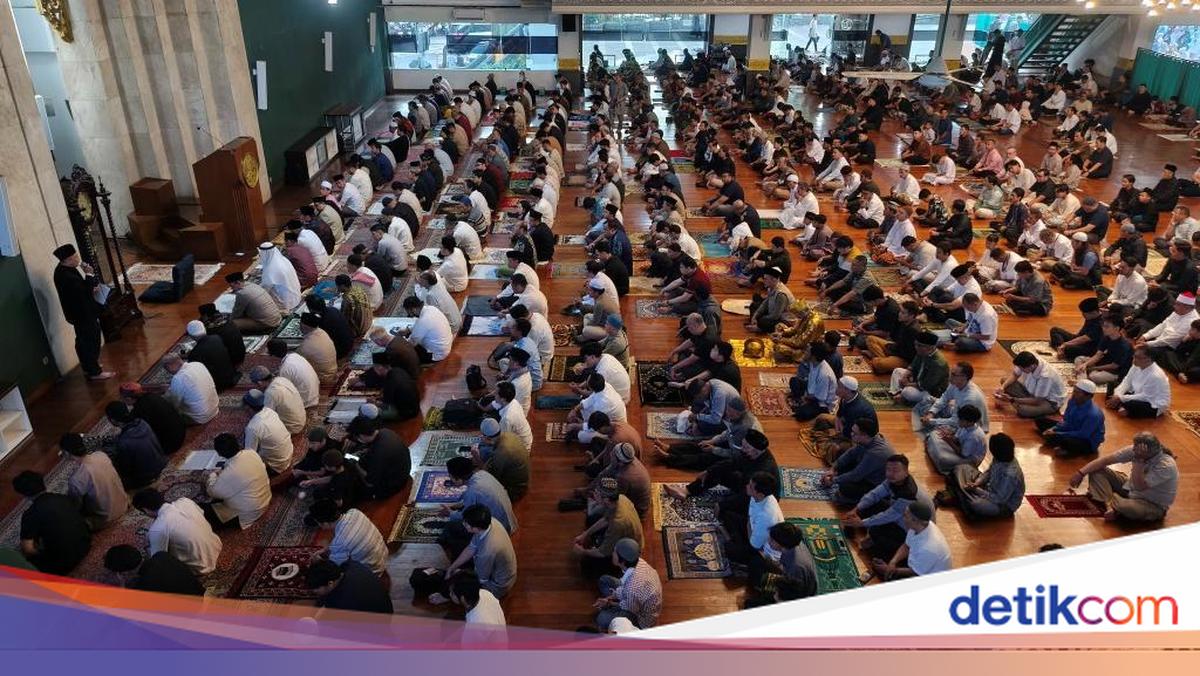Suasana Khidmat Salat Idul Adha di Masjid Al Ukhuwah Kota Bandung