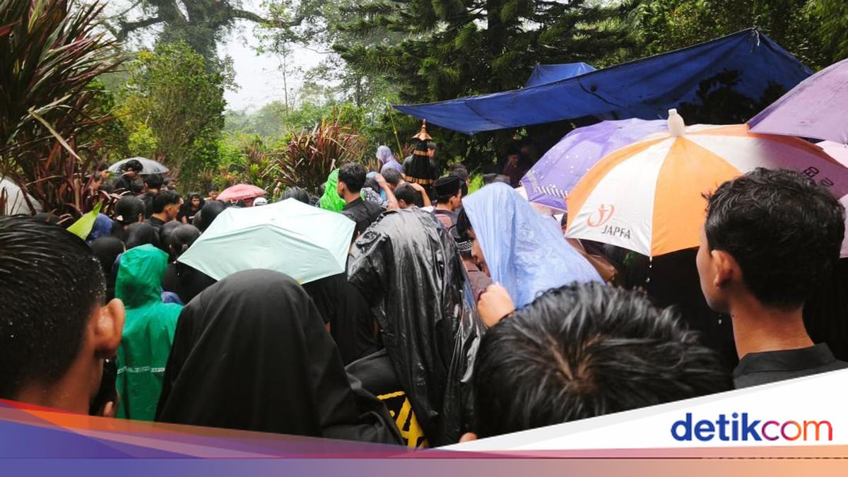Polisi Cek Bekal Barbeque Sekeluarga yang Tewas Dalam Tenda di Temanggung