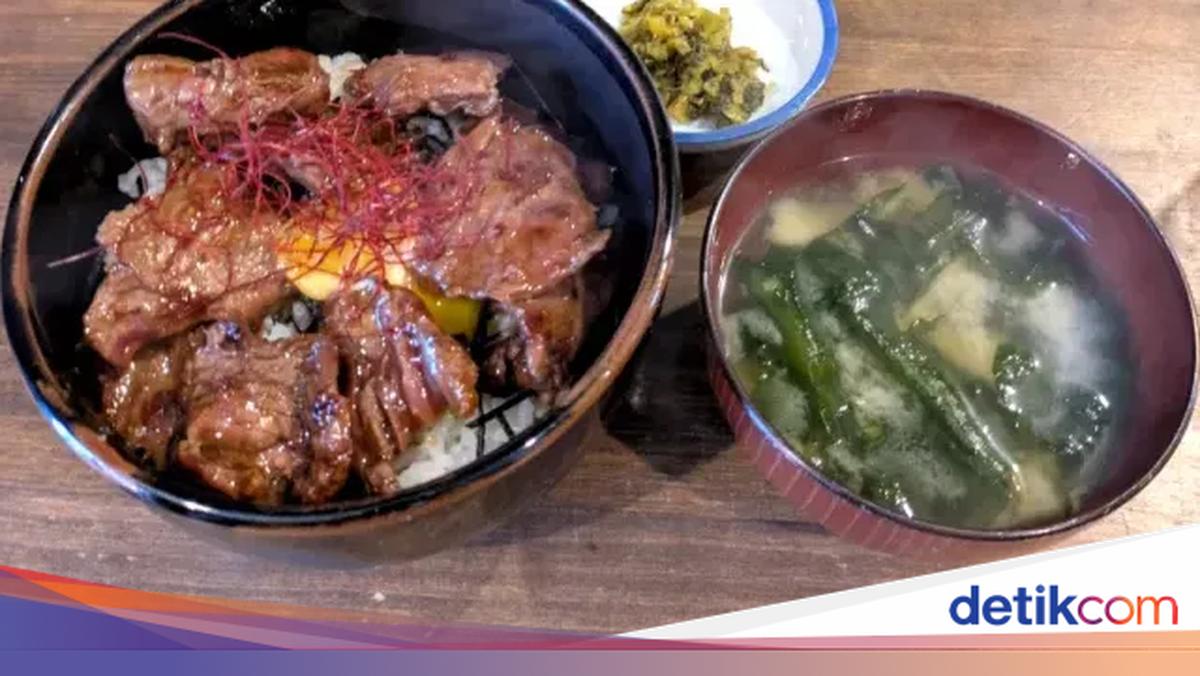 Restoran Ini Jual Rice Bowl Rp100 Perak, Syaratnya Harus Menang Suit!