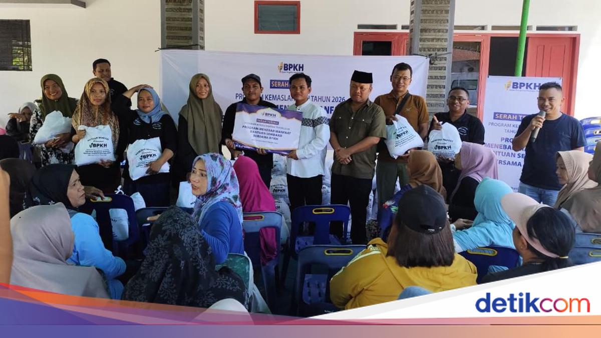 Rumah Aspirasi Sugiat Santoso Bagikan Daging Kurban-1.000 Paket Sembako ...