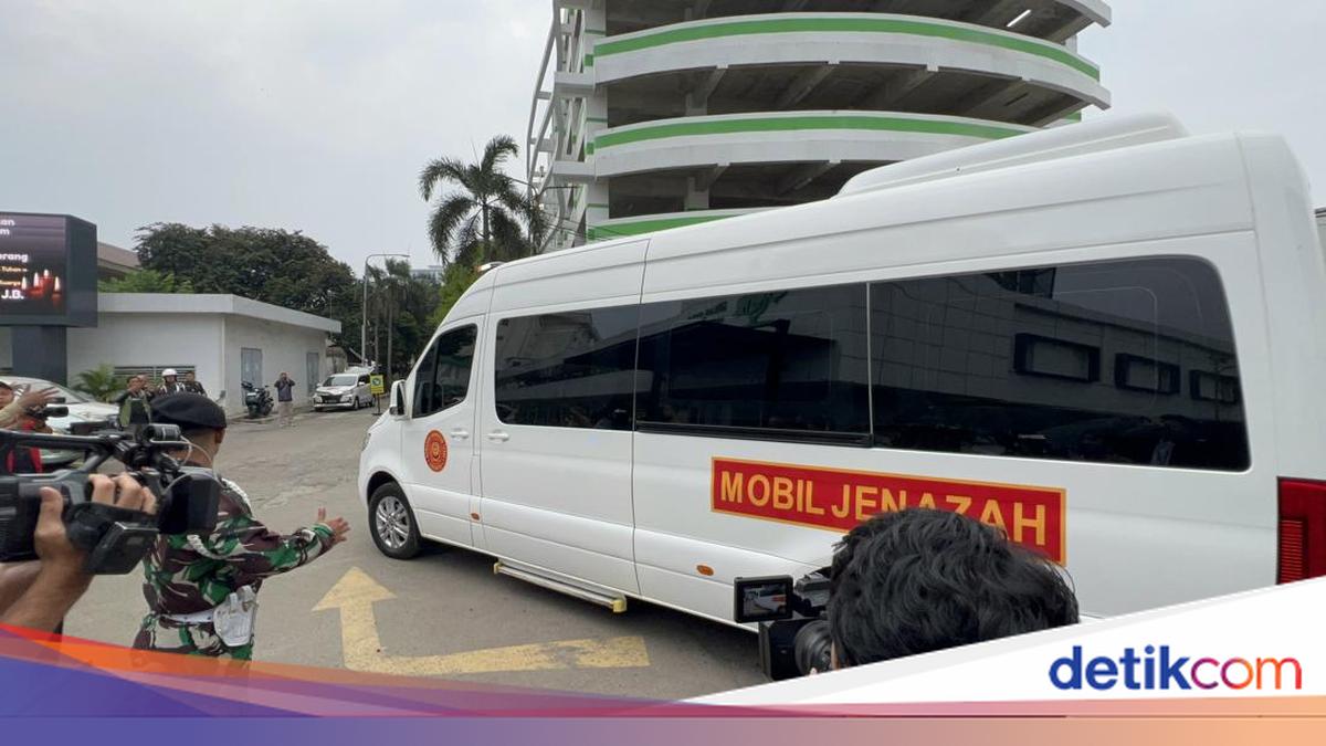 Jenazah Eks Menhan Ryamizard Ryacudu Diberangkatkan dari RSPAD