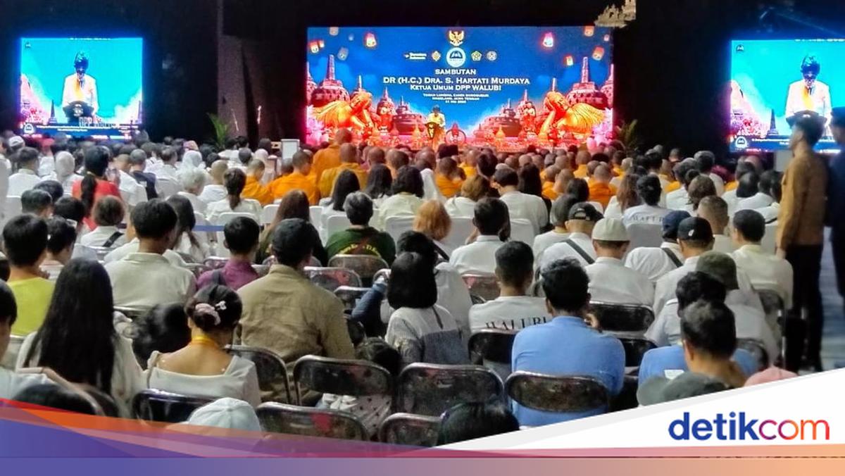 Gibran-Menko Polkam Hadiri Dharmasanti Waisak di Candi Borobudur