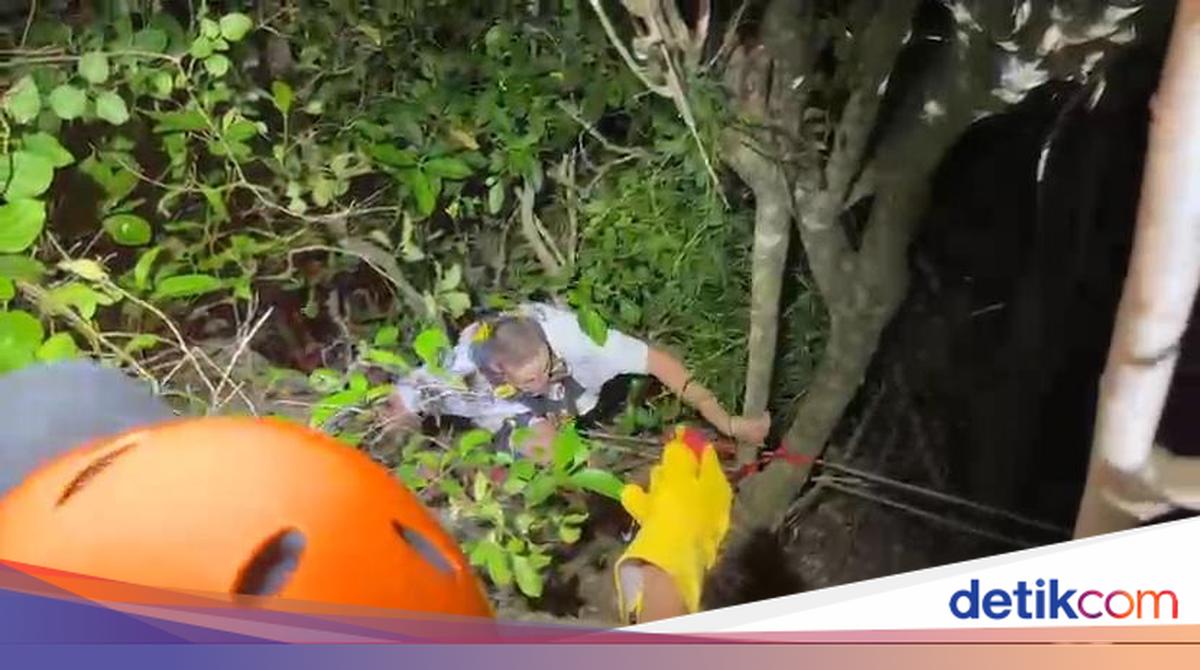 2 WN Rusia Terjebak Air Pasang di Pantai Padang-padang Pecatu