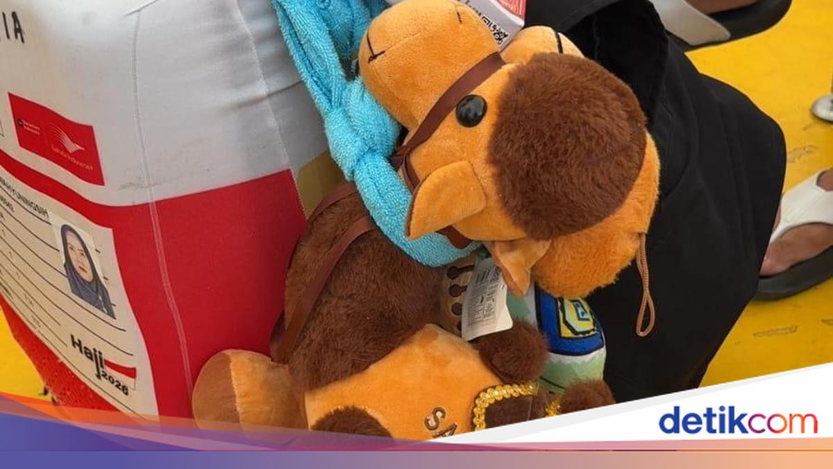 Boneka Unta Jadi Simbol Kasih Sayang Jemaah Haji untuk Keluarga