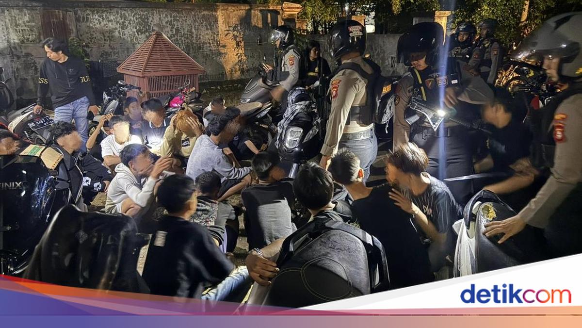 33 Remaja Diduga Hendak Perang Kelompok di Bone Ditangkap, 6 Sajam Disita
