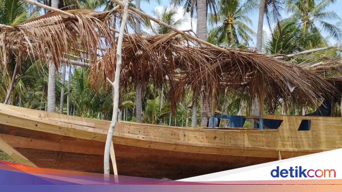 Kisah Abadi Pembuat Perahu Kayu Kemujan