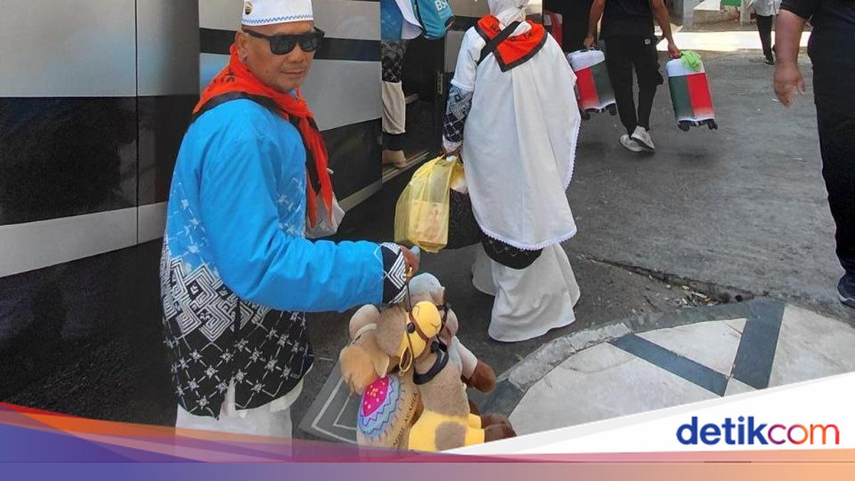 Boneka Unta Jadi Oleh-oleh Favorit Jemaah Haji Indonesia