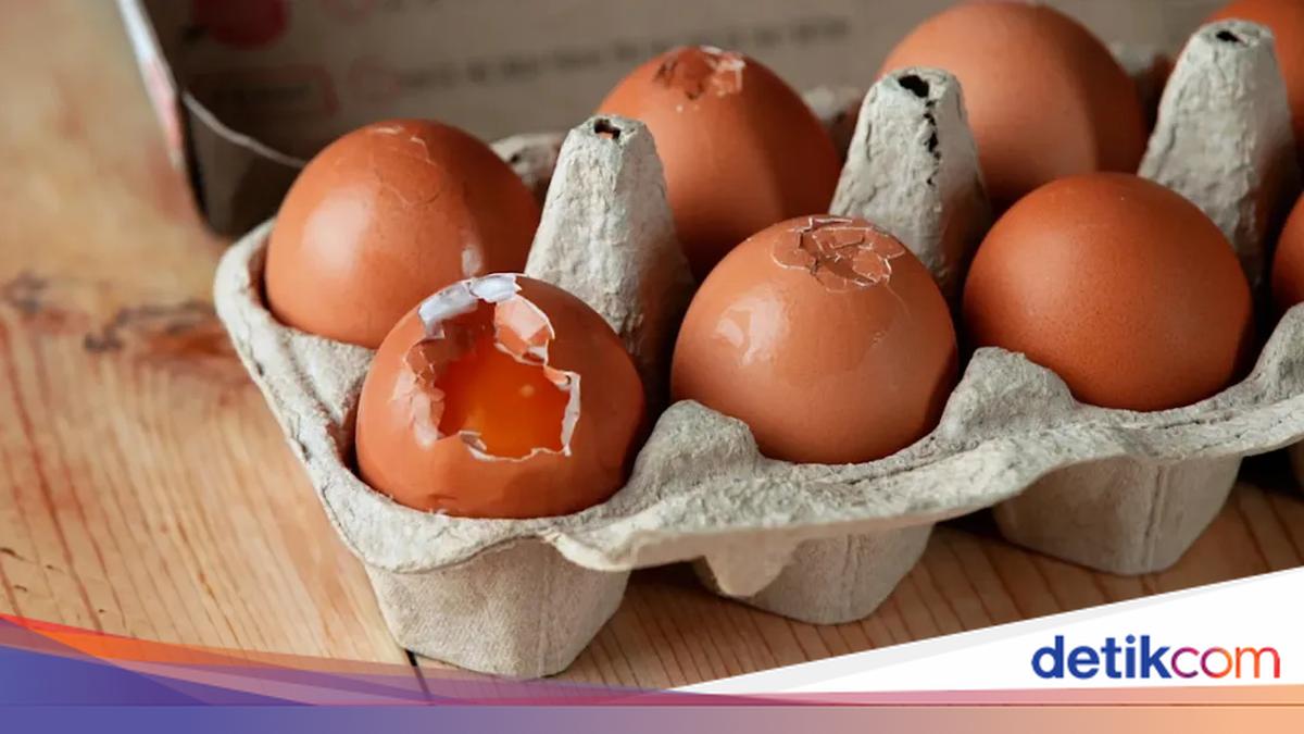 Masih Nekat Makan Telur Retak? Ini Risiko yang Perlu Diwaspadai