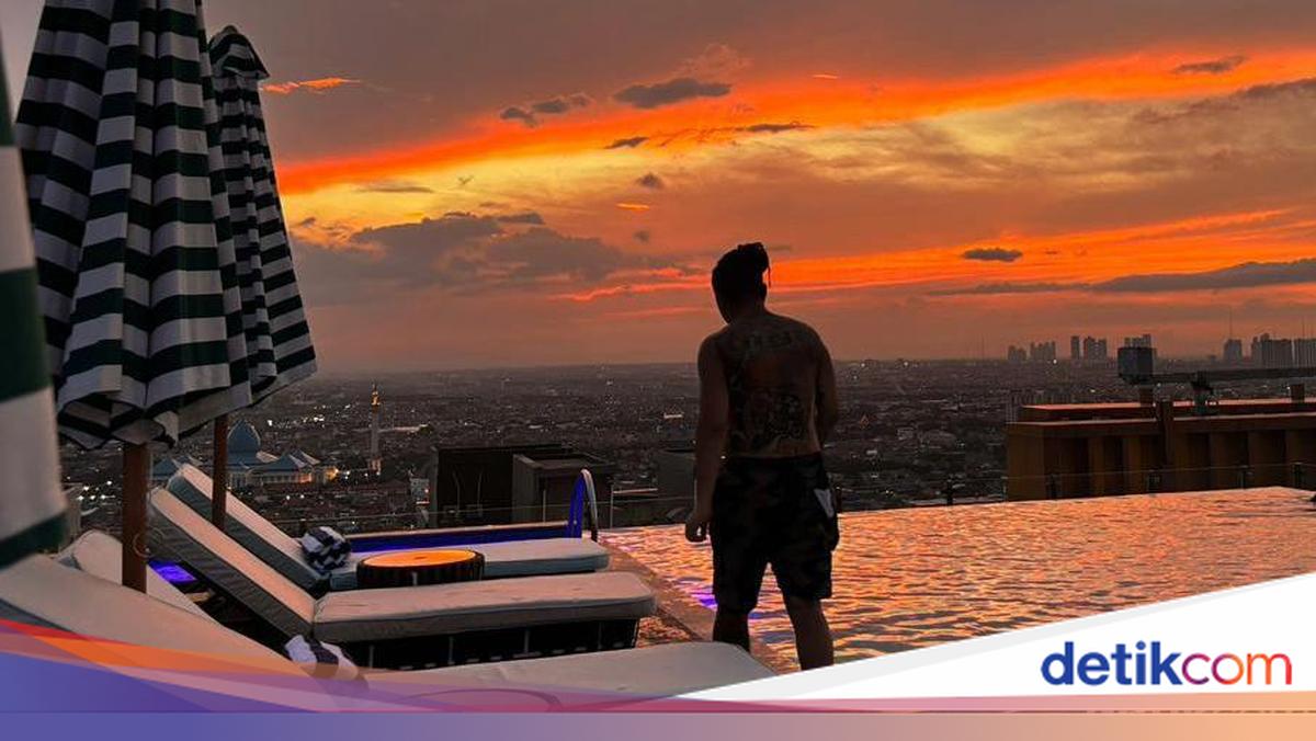 Potret Sunset dan City Light Surabaya dari 28th Sky Beach Club The ...