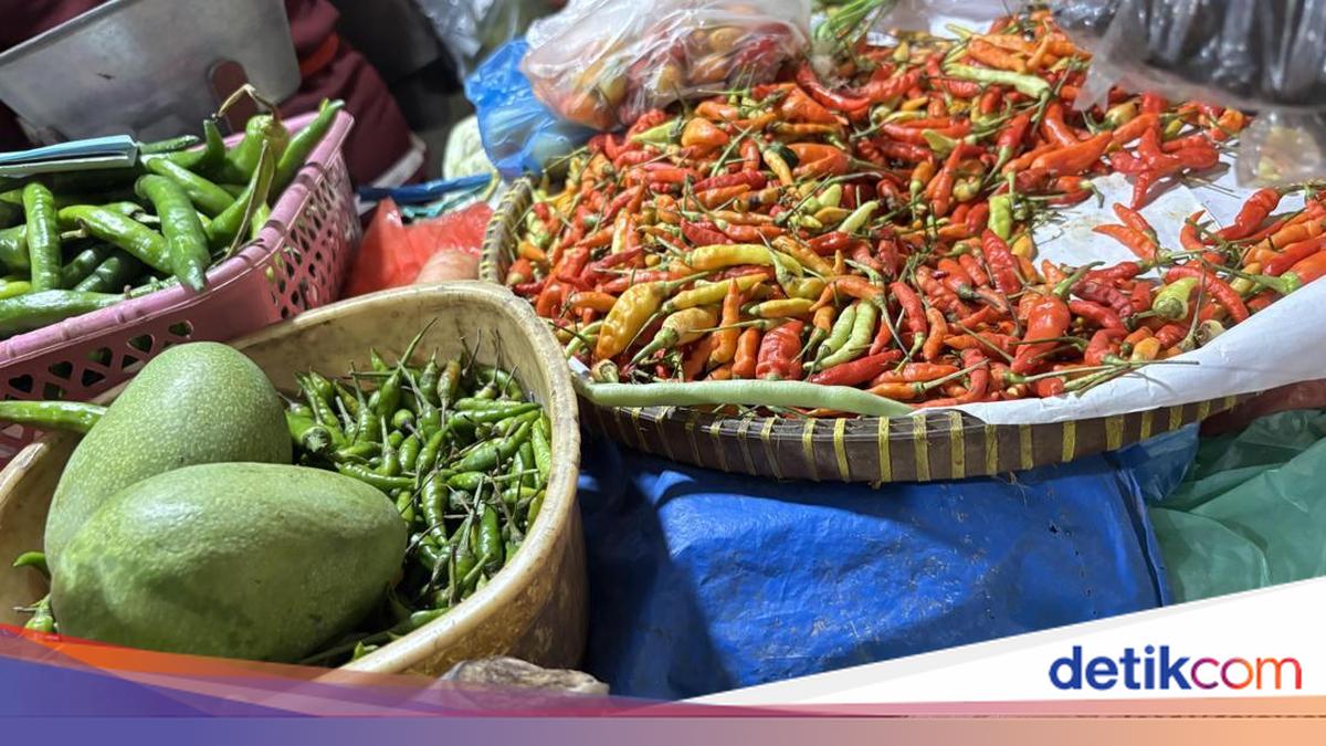 Harga Kebutuhan Pokok Mahal, Pedagang Pasar di Surabaya Sambat Rawan Rugi