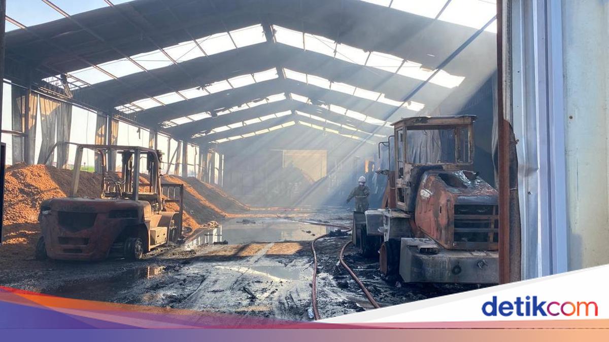 Pabrik Kayu di KIC Semarang Terbakar Pagi Ini