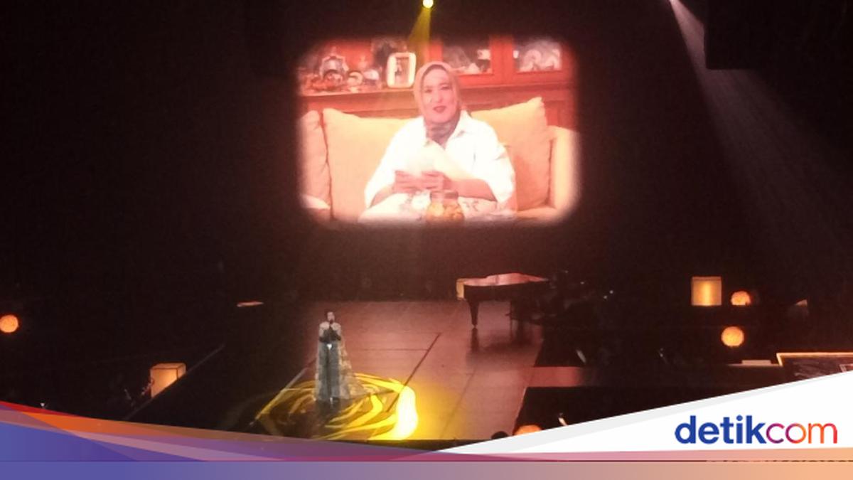 Raisa Nangis di Konser Love & Let Go, Kenang Ibu dan Vidi Aldiano