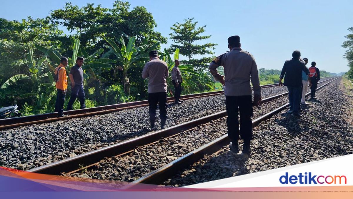 Pria 26 Tahun Tewas Tersambar Kereta di Cirebon