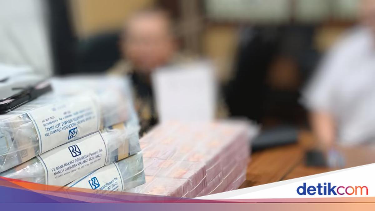 Penampakan Tumpukan Uang-Cek Miliaran Pengusaha Sukabumi di Kantor BGN