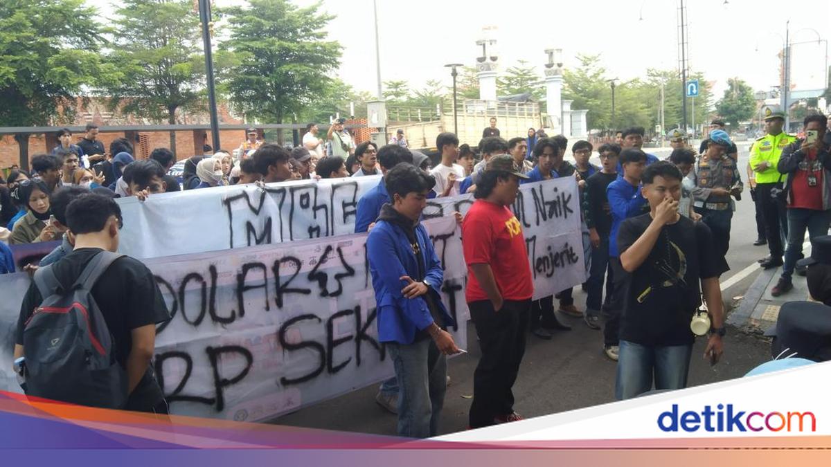 Mosi Tak Percaya, Mahasiswa Majalengka Sweeping Ruang Kerja DPRD
