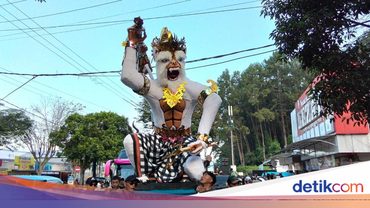 Meriahnya Grebeg Suro Gunung Tidar Magelang, Ada Ogoh-ogoh Hanoman