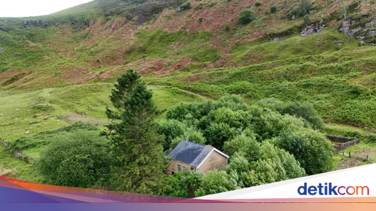 Misteri Rumah yang Bertahan di Tengah Desa Hantu