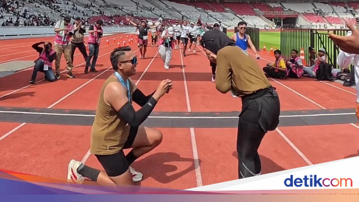 Romantis! Viral Wanita Dilamar Pacar Usai Finish Marathon 42K Jakim 2026