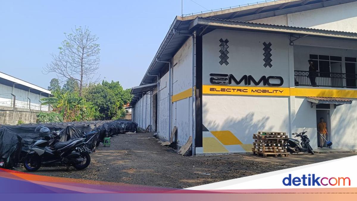 Situasi saat Kejagung Segel Gudang Molis di Bogor Terkait Kasus MBG
