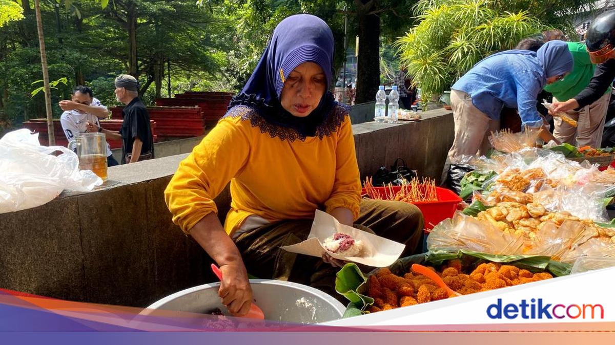 Wisata Sekaligus Nostalgia dengan Makanan Jadul di Teras Cikapundung