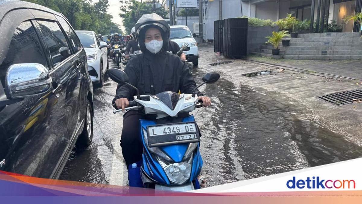 Surabaya Banjir, Rute Wira-wiri hingga Suroboyo Bus Dialihkan