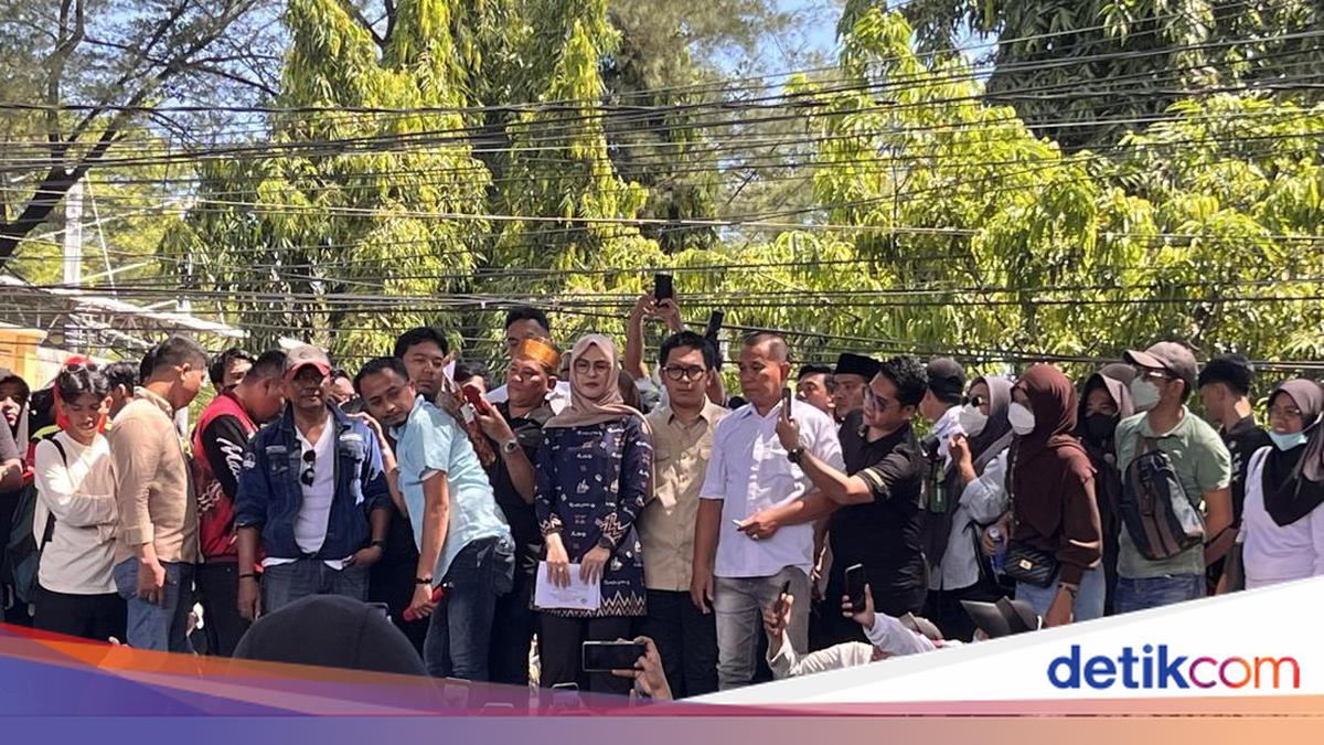 Temui Massa Demo, Ketua DPRD Sulsel Sepakat MBG Tetap Lanjut dan Dievaluasi
