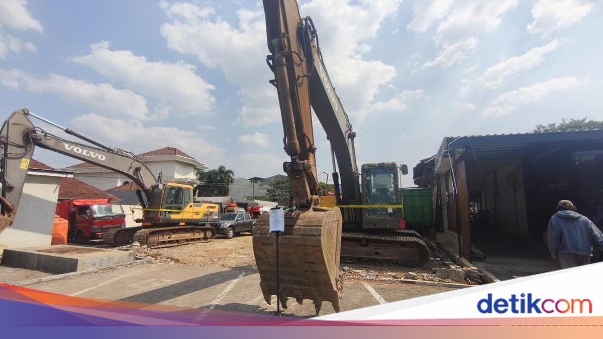 Polisi Sikat Tambang Andesit Ilegal di Ungaran, 2 Ekskavator Disita