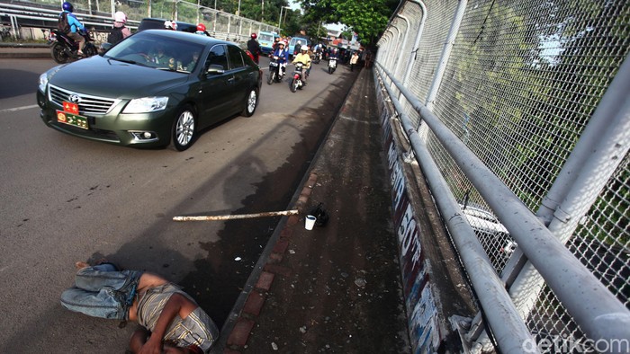 Beras Dan Rokok Penyumbang Terbesar Kemiskinan Ri