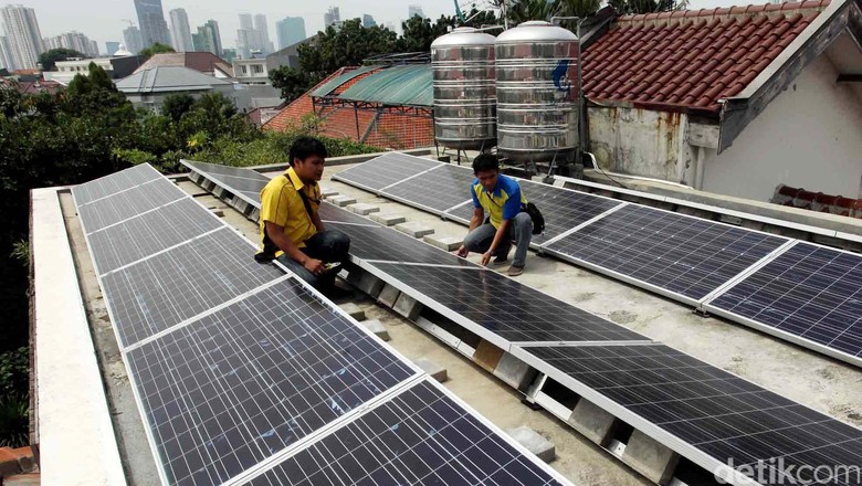 Mau Pasang Panel Surya di Atap Rumah, Belinya di Mana?