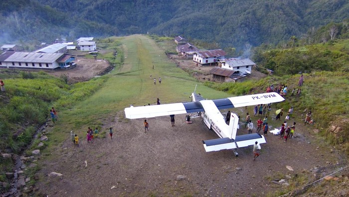 Tantangan Terbang di Langit Papua, Radar Byar Pet Hingga Susah Sinyal