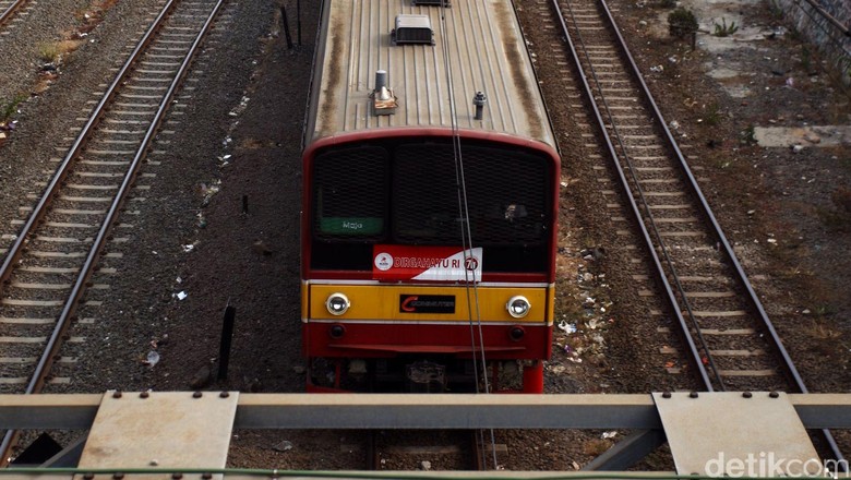Perjalanan KRL Tanah Abang-Serpong Alami Gangguan di Sudimara Perjalanan KRL Tanah Abang-Serpong Alami Gangguan di Sudimara