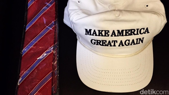 Ini Dasi dan Topi 'Make America Great Again' Pemberian Trump ke Fadli Zon