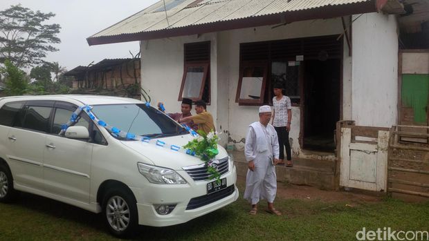 Rumah 'Butut' Marwan dan Hadiah Mobil karena Rajin Salat
