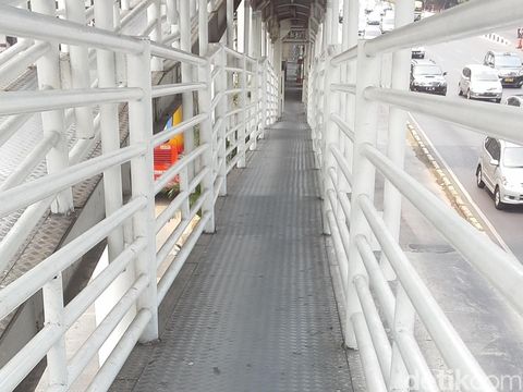 Top! Halte TransJ Tosari Punya Lift dan Guiding Block untuk Disabilitas