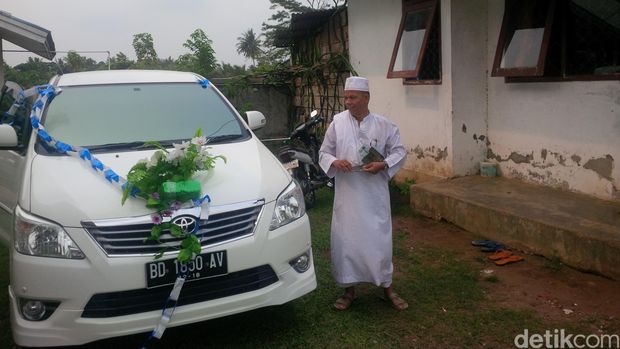 Rumah 'Butut' Marwan dan Hadiah Mobil karena Rajin Salat