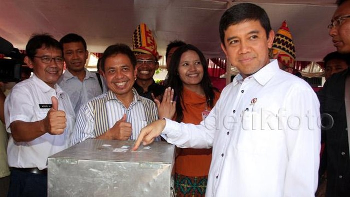 Menteri Yuddy: Sanksi PNS yang Melanggar Pilkada Bisa Dicopot Jabatannya Menteri Yuddy: Sanksi PNS yang Melanggar Pilkada Bisa Dicopot Jabatannya