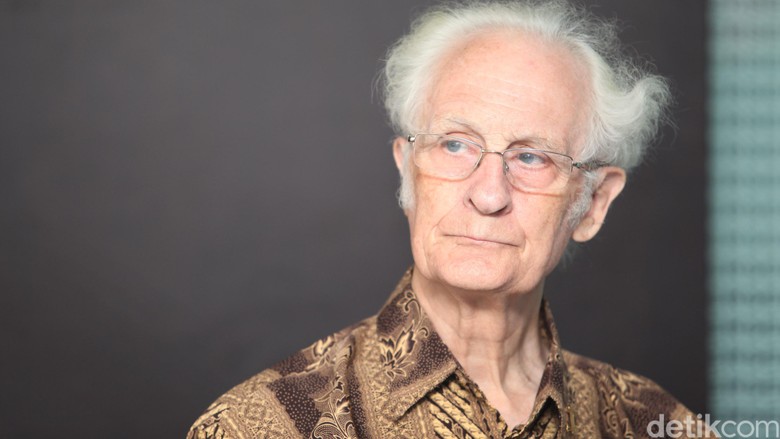 Romo Franz Magnis Jatuh Pingsan dan Dibawa ke RS