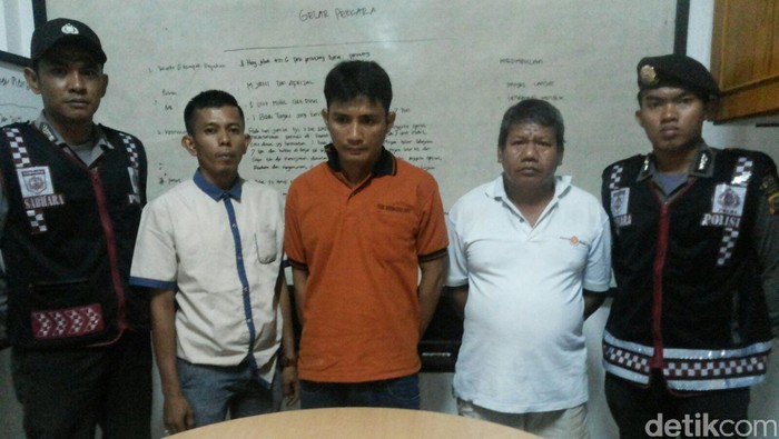 Pimpinan Ormas Kedapatan Bawa Pistol Rakitan Jelang Pleno KPUD Siak Pimpinan Ormas Kedapatan Bawa Pistol Rakitan Jelang Pleno KPUD Siak