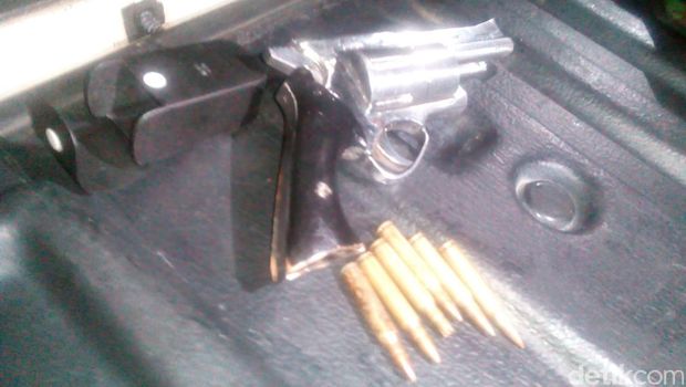Pimpinan Ormas Kedapatan Bawa Pistol Rakitan Jelang Pleno KPUD Siak Pimpinan Ormas Kedapatan Bawa Pistol Rakitan Jelang Pleno KPUD Siak