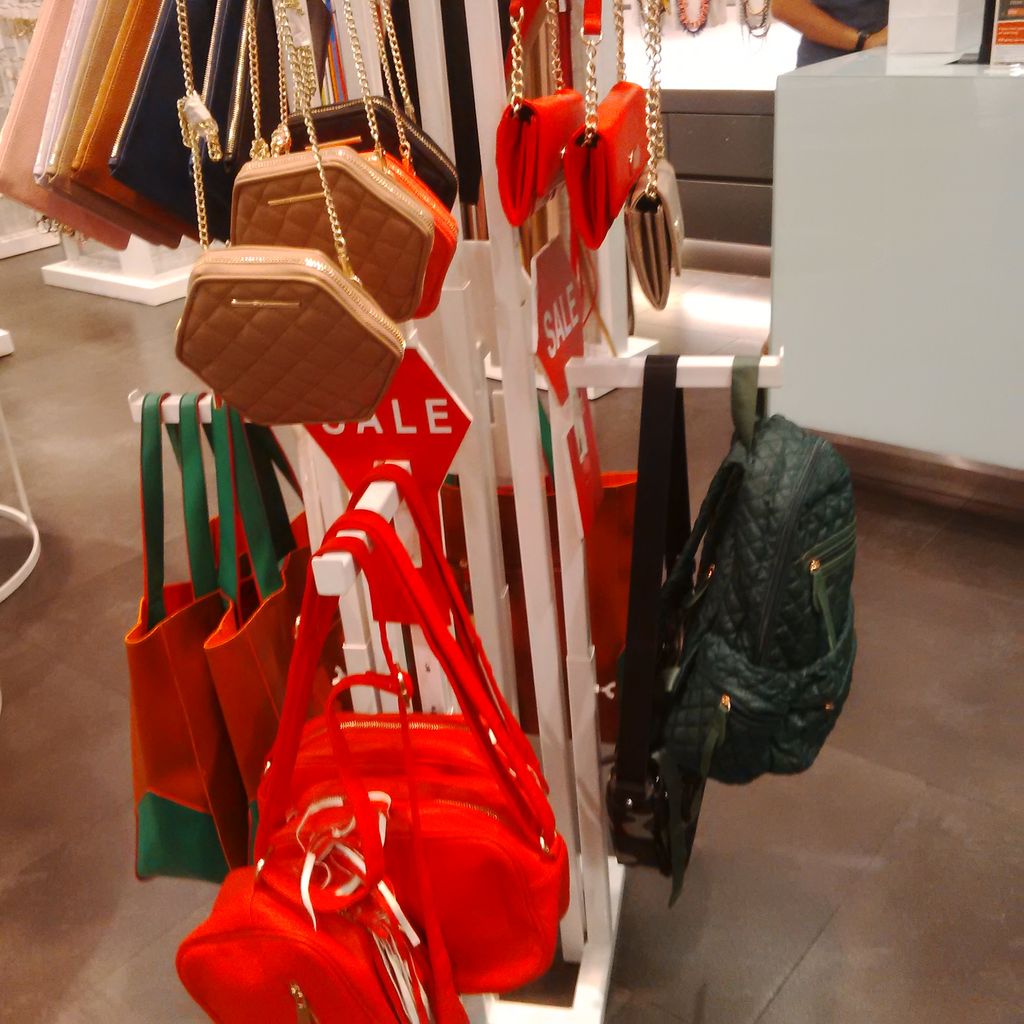 VNC Diskon Hingga 50%, High Heels Mulai dari Rp 200 Ribu