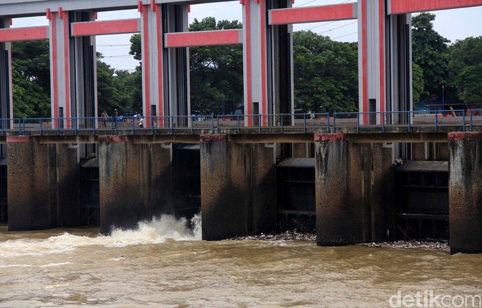 Mengunjungi Bendungan Pintu 10 Cisadane