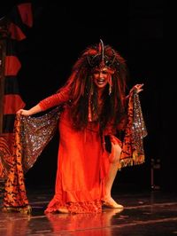 Jadi 'Ratu Setan', Begini Penampakan Cornelia Agatha di Panggung Teater