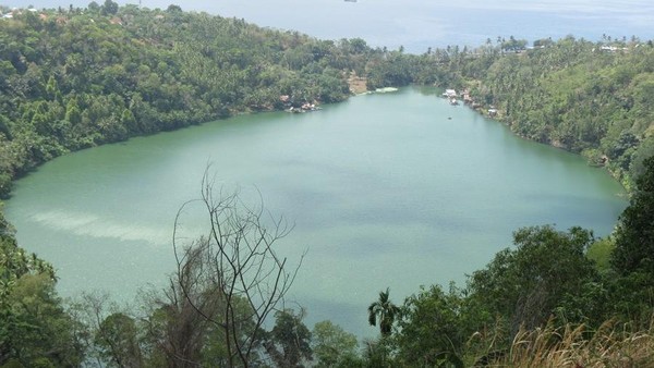 Yang Unik di Ternate, Danau Eksotis di Sebelah Laut