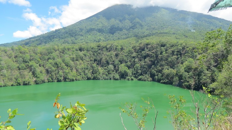 Kutukan Cinta Terlarang di Danau Tolire, Ternate