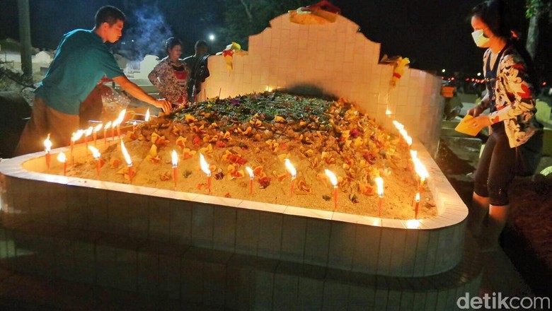 Tradisi Ceng Beng di Pangkalpinang, Sembahyang Kubur Warga Tionghoa