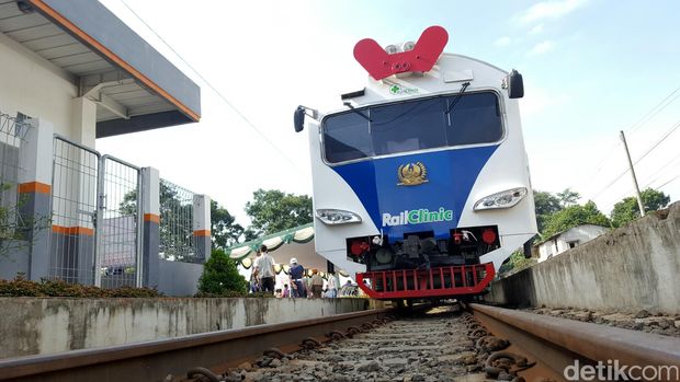 Kereta Klinik 'Berjalan' Pertama Milik Indonesia Layani Warga Sukabumi