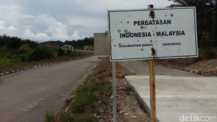 Kinclongnya Pos Perbatasan Milik Malaysia di Kalimantan