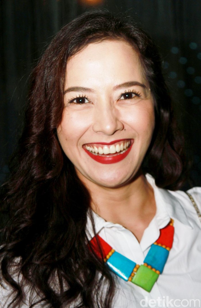 Vonny Cornelia Cantik Awet Muda
