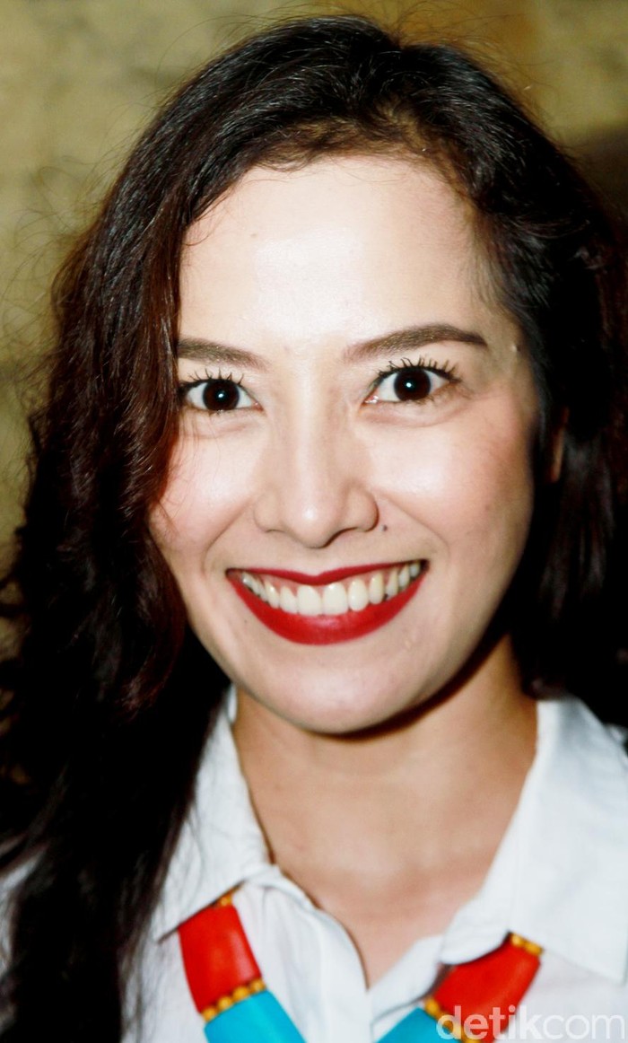 Vonny Cornelia Cantik Awet Muda